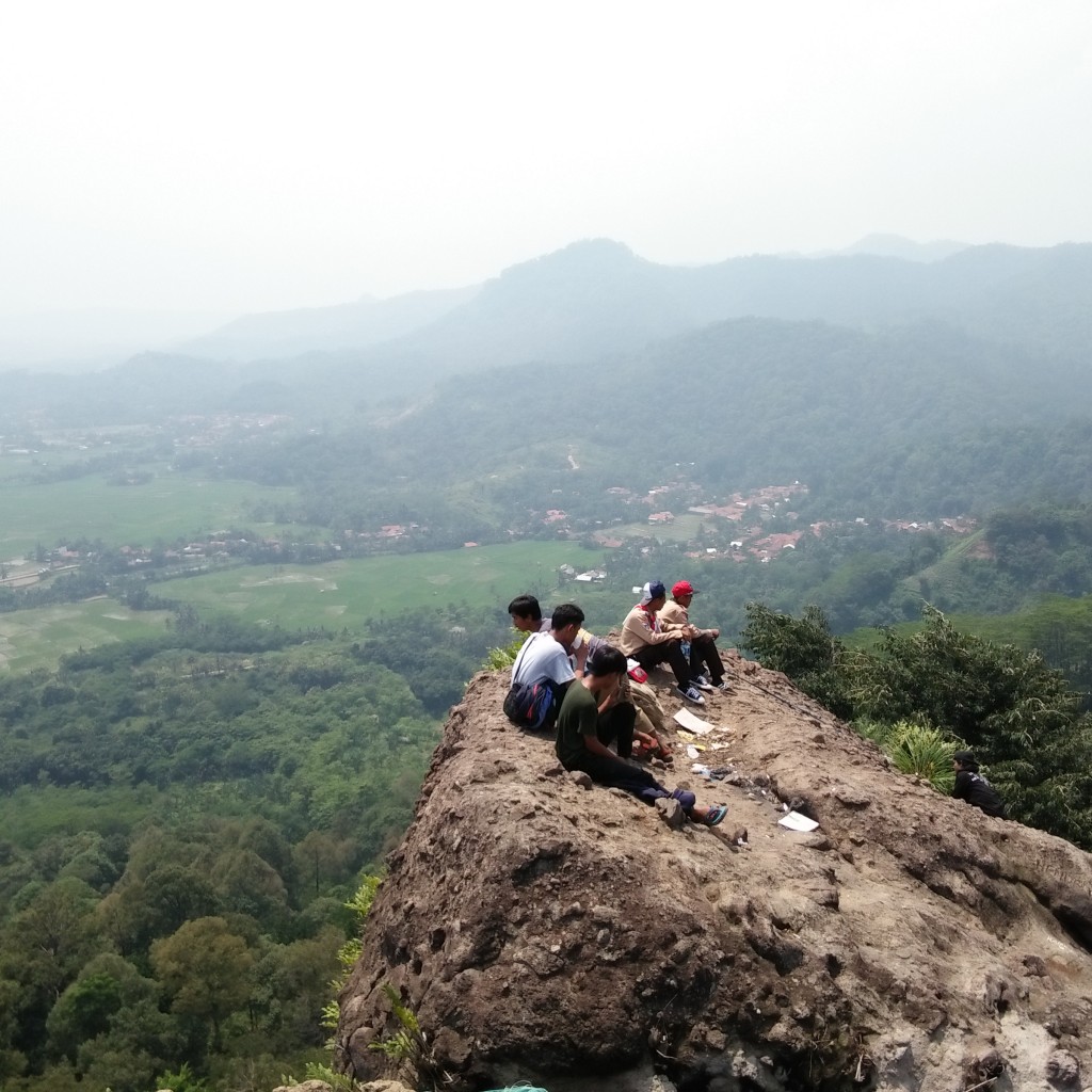 Gunung Munara (Situs Gunung Munara) - Trip Jalan Jalan