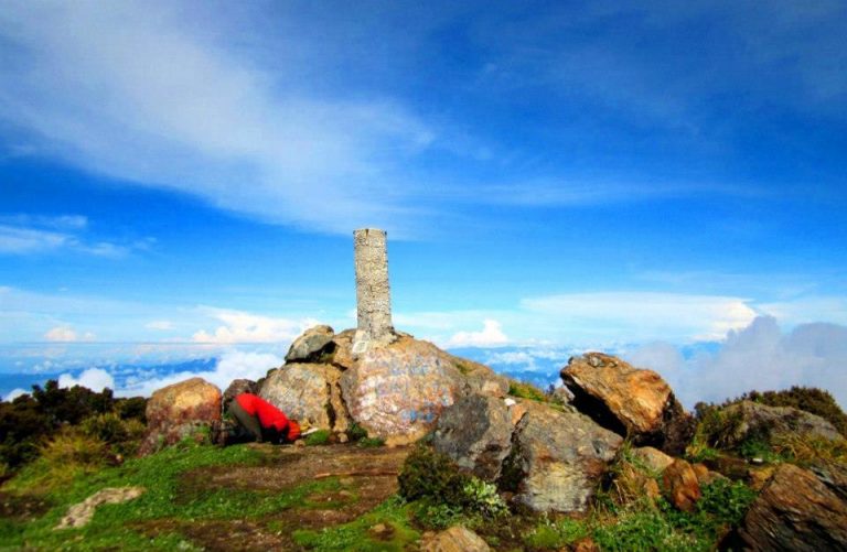 Ingin Mendaki Seven Summit Gunung Indonesia, Berikut Gunung Tertinggi ...
